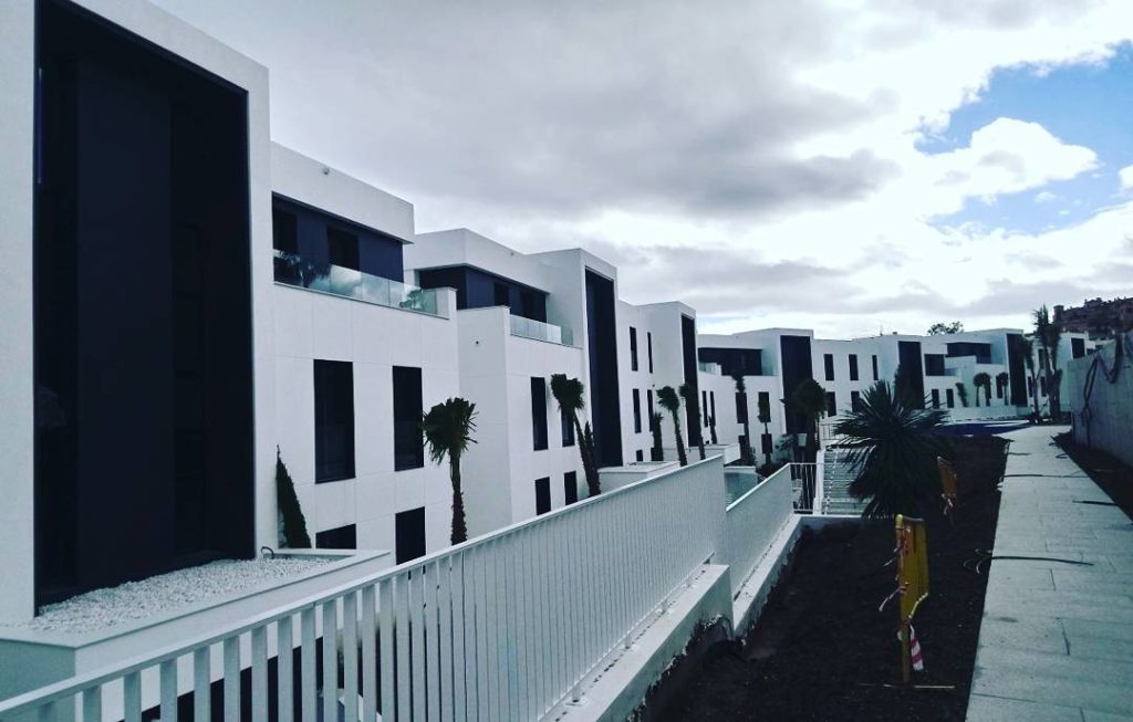 Revestimientos panel fenólico Residencial Azahar Andalucía | Farquitec