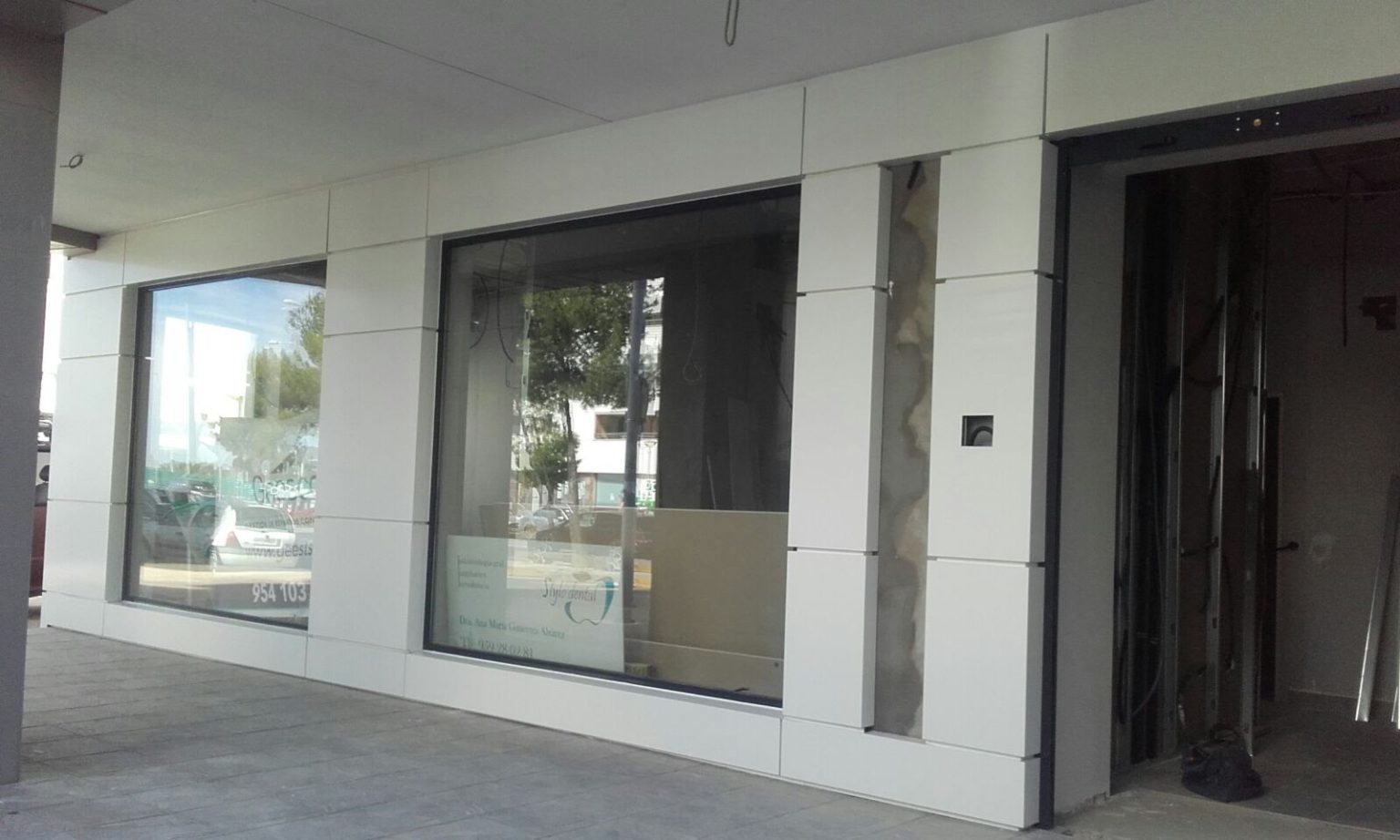 Recubrimiento fachada panel composite Clínica Dental | Farquitec